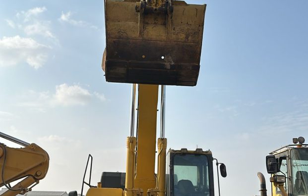 KOMATSU PC400-8R 2016 - best heavy machine