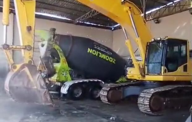 KOMATSU PC400-8R 2016 - best heavy machine