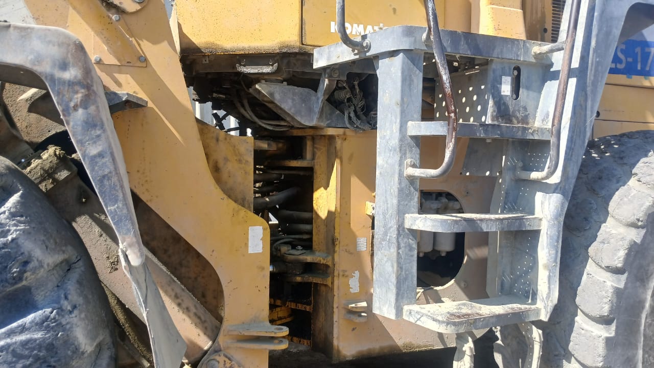 KOMATSU Loader WA500-3 2011 - best heavy machine